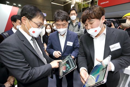 [MWC '22] 3D 디지털 트윈 제작 서비스 시연 중인 KT 구현모