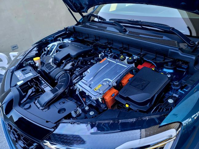 [시승기] "가장 전기차에 가까운 하이브리드"…XM3 E-TECH 하이브리드