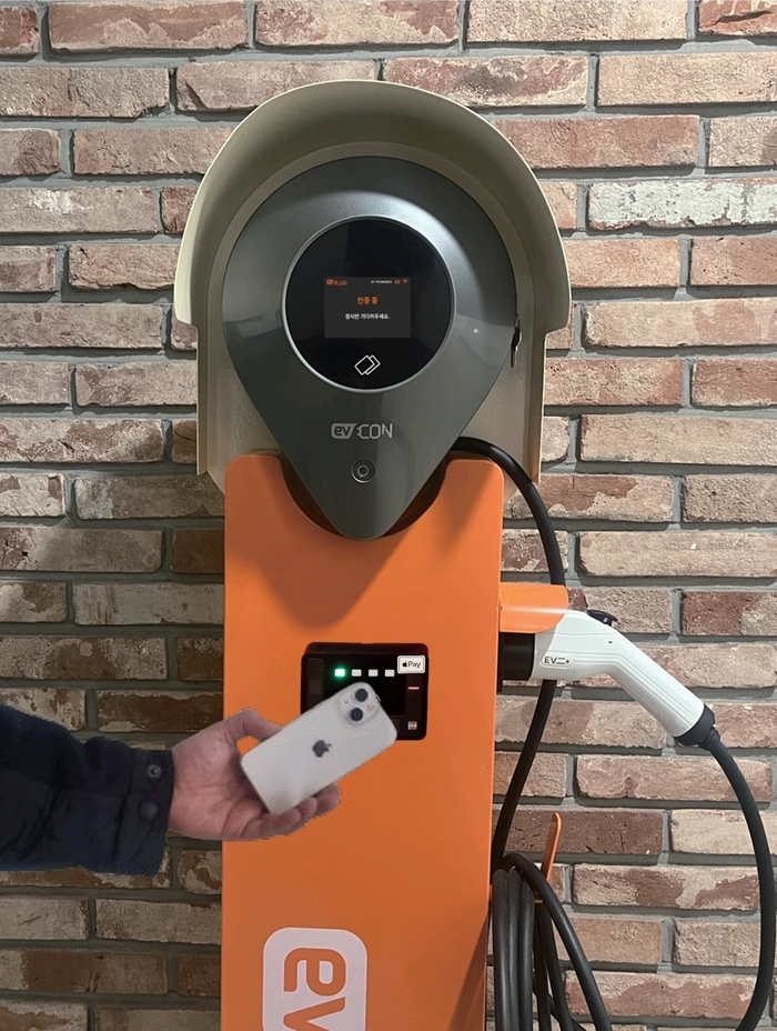 KT 스마트로, 국내 최초 ‘오픈형 스마트 전기차 충전기’ 출시 - Kollo