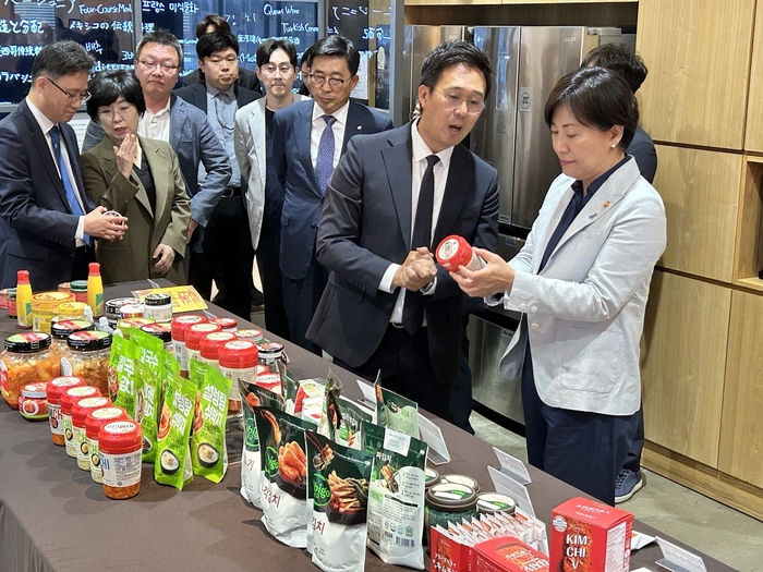 송미령 장관 “김치로 농식품 수출 목표 100억달러 달성 가능성 높다” - Kollo